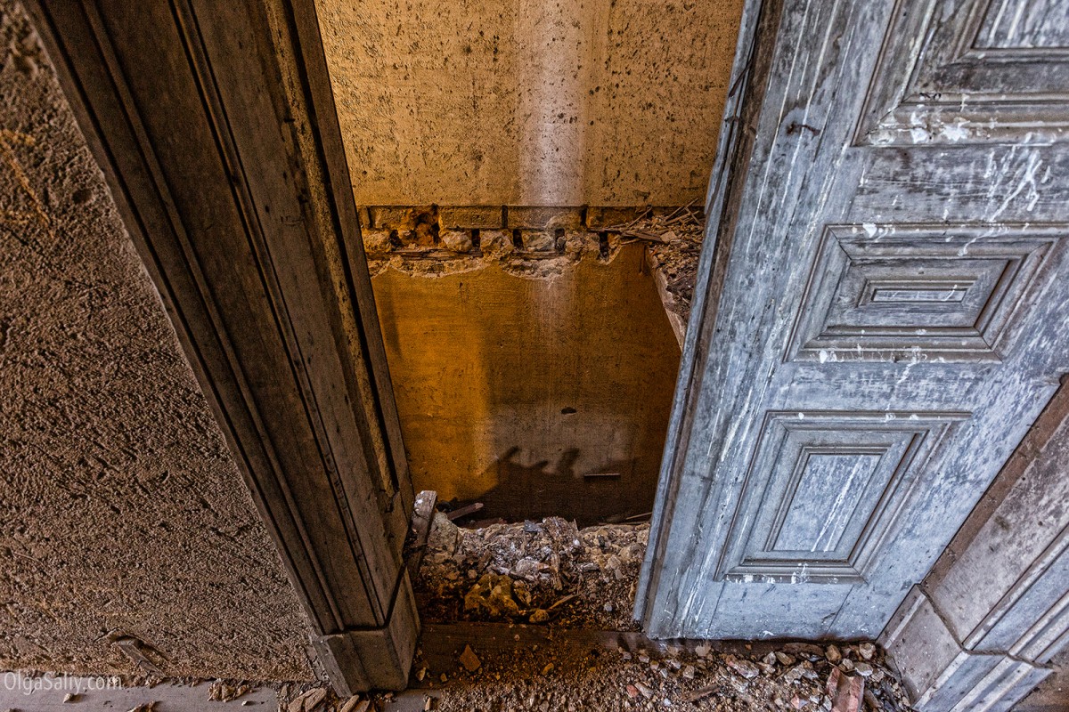 Abandoned castle of The Garbage King. Palácio do Rei do Lixo, Portugal